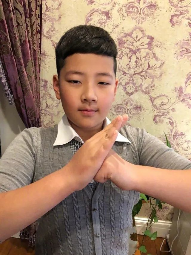 14岁的他身高一米八，身材壮硕，网友：颜值欠缺了呢？腾讯新闻