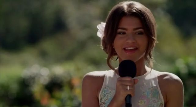 从“蜘蛛侠女友”到史上最年轻视后，Zendaya 如何完成蜕变_腾讯新闻