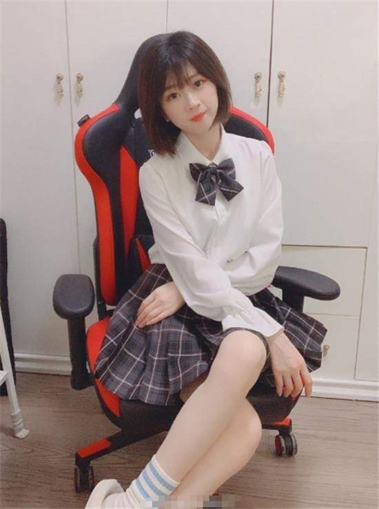 DOTA2：“腿皇”AMS再临解说台，相比外貌，更厉害的是专业性_腾讯新闻