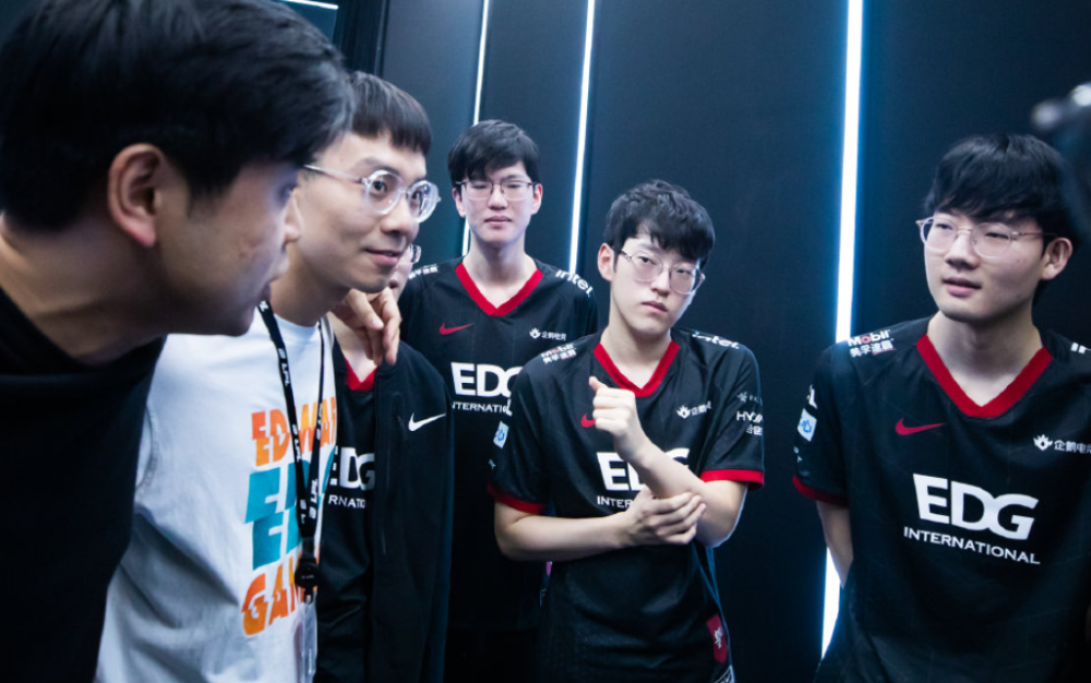 LPL端午大战不尽兴，Theshy厂长缺席 EDG胜率乐观_腾讯新闻