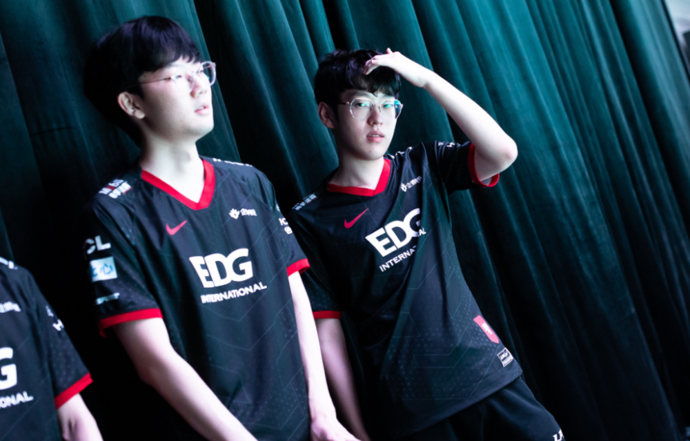 LPL先发阵容更新：Neny率IG直面OMG 厂长难回赛场_腾讯新闻