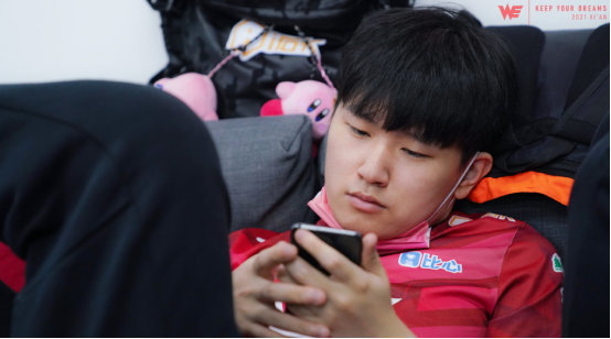 LPL夏季赛6月16日赛事前瞻 Uniboy正面迎击Mole_腾讯新闻