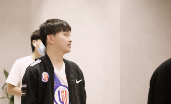 Mlxg：Xiye属于大赛型选手，大赛确实猛总会给你点惊喜！_腾讯新闻