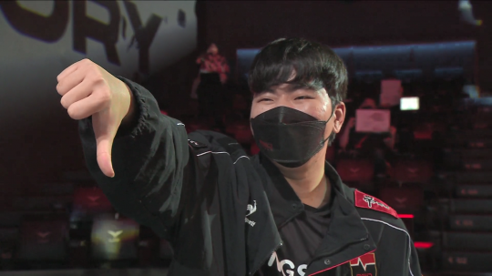 LOL传奇落幕，NS中单二度碾压Faker，称Knight才是最强选手_腾讯新闻