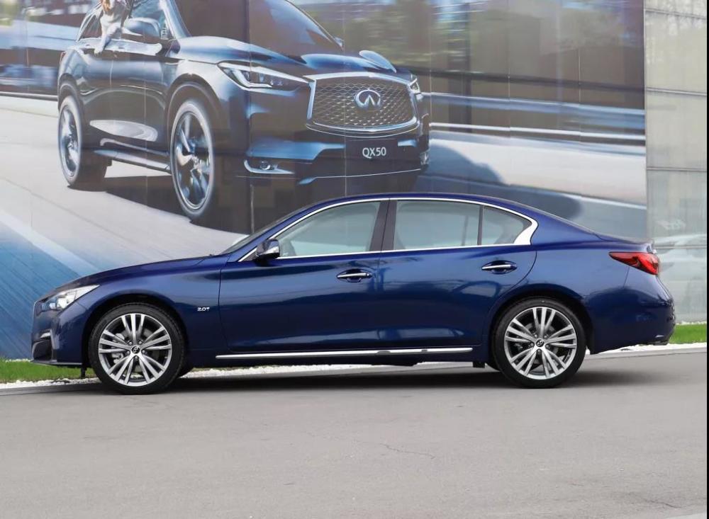 花雅阁的钱，买豪华品牌轿车，这3款车适合年轻人_腾讯新闻