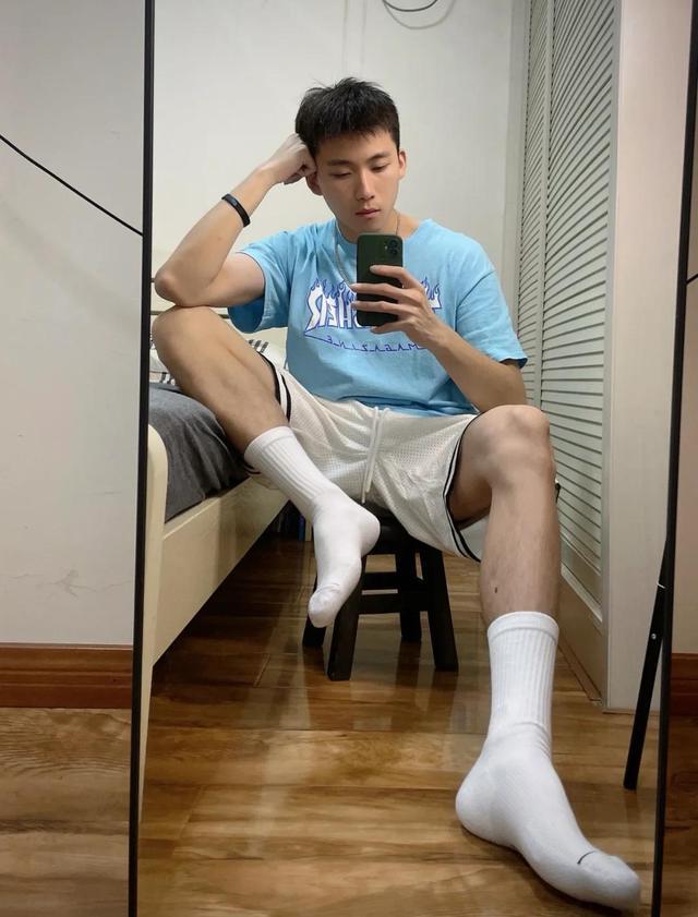 少年感十足的白袜鲜肉帅哥，我可以腾讯新闻