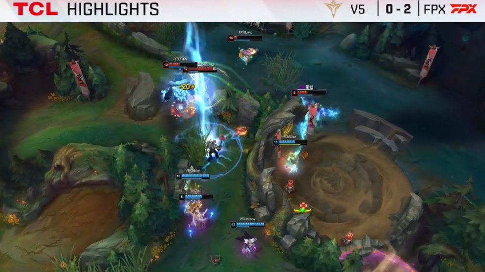 FPX完胜V5，Doinb赛场黑科技让小虎无法接受！“格温也能打中？”_腾讯新闻