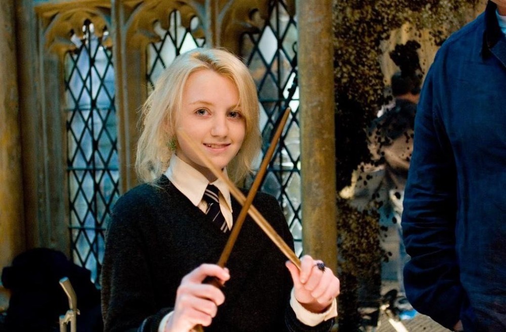 哈利波特的卢娜30岁了！时隔15年还是大美女，就是发际线上移了_腾讯新闻