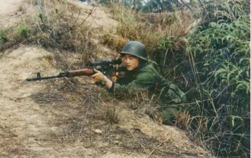 QBU-141狙击步枪：仍然采用5.8mm口径，装备部队的前景并不明朗_腾讯新闻