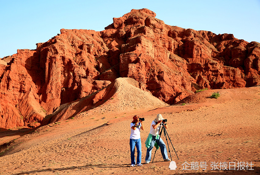 奇石嶙峋的红沟丹霞，景色雅致让人惊艳！_腾讯新闻
