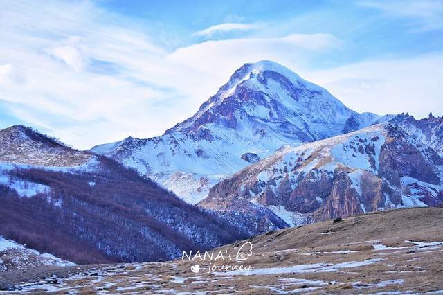 世界最孤独的雪山教堂，格鲁吉亚招牌景点，道路艰难视天气而定_腾讯新闻
