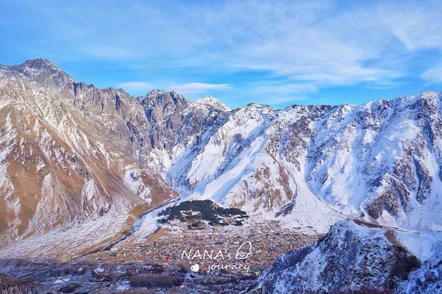 世界最孤独的雪山教堂，格鲁吉亚招牌景点，道路艰难视天气而定_腾讯新闻