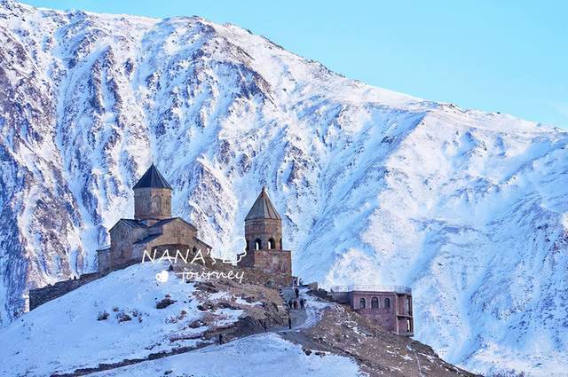 世界最孤独的雪山教堂，格鲁吉亚招牌景点，道路艰难视天气而定_腾讯新闻