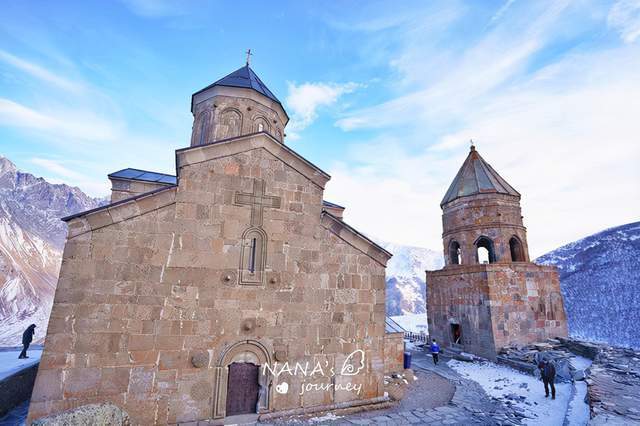 世界最孤独的雪山教堂，格鲁吉亚招牌景点，道路艰难视天气而定_腾讯新闻