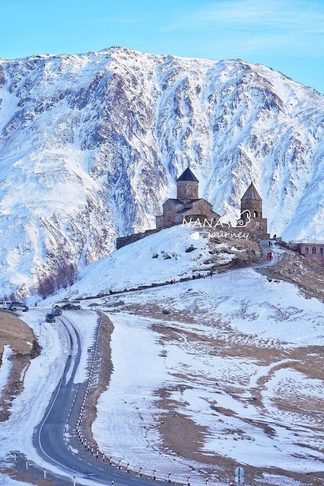 世界最孤独的雪山教堂，格鲁吉亚招牌景点，道路艰难视天气而定_腾讯新闻