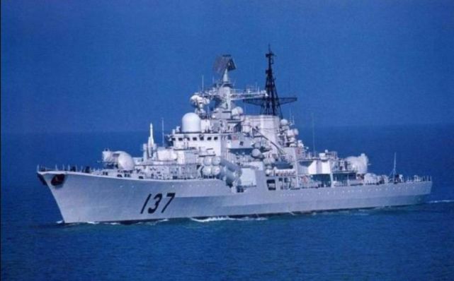 中国改现代级没舍得换130舰炮，火力太强悍，一门碾压一个炮兵营_腾讯新闻