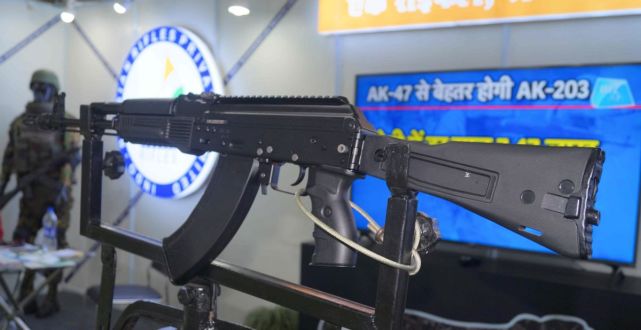 印度采购7万支AK203，瞄准高原山地战，191精确射手步枪作用凸显_腾讯新闻
