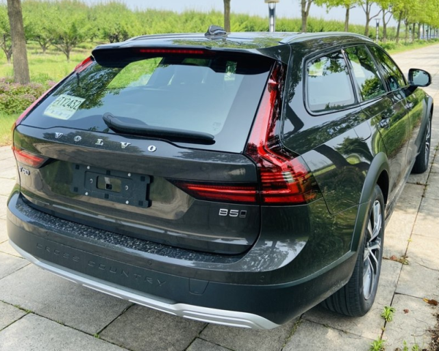新款沃尔沃V90CC上市，起售44.79万元，车叔为何不推荐买？_腾讯新闻