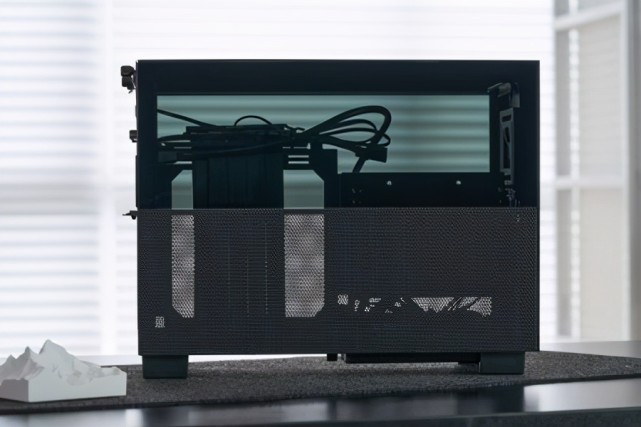 联力Q58机箱评测：近乎完美的14.5L小钢炮，A4 ITX新标杆_腾讯新闻