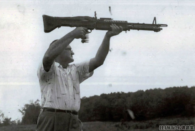 被《第一滴血》套牢的M60机枪 美国作家讲述舱门机枪的射击难点_腾讯新闻