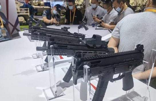 新5.8mm轻机枪，采用弹链和弹匣双路供弹，或将取代95式班用机枪_腾讯新闻