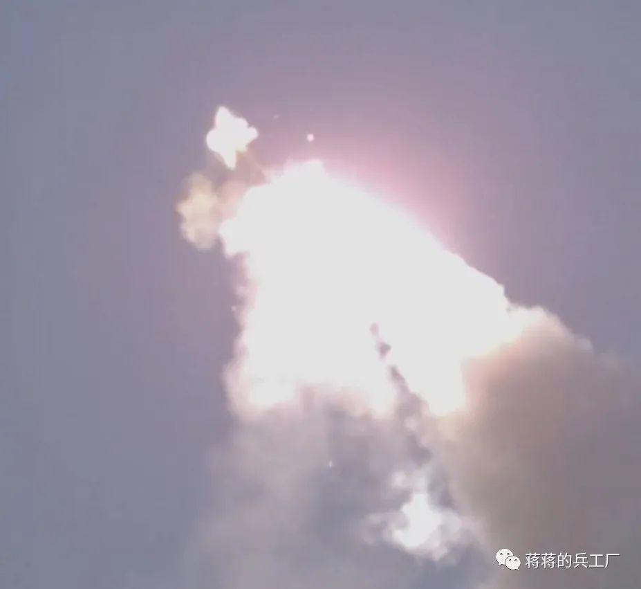 一坑四弹的强悍防空，FM-3000N中程防空导弹华丽变身_腾讯新闻