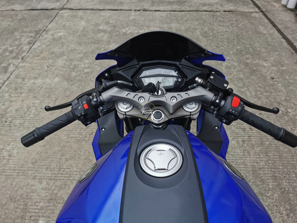 性价比最高的入门级跑车 飞鹰发布R25M 六大升级全面提升_腾讯新闻