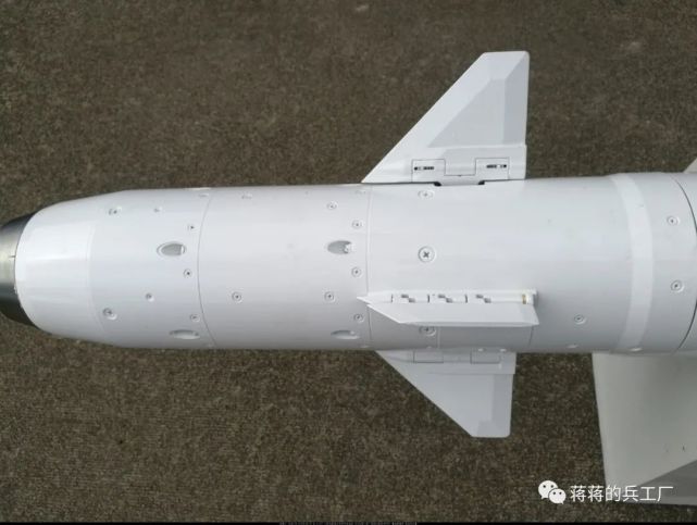 大载弹量配多种打击手段，航天科技LY70防空导弹剑指无人机与制导武器_腾讯新闻