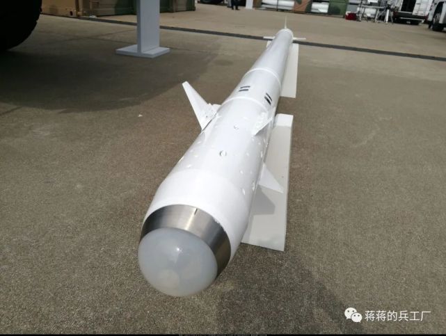 大载弹量配多种打击手段，航天科技LY70防空导弹剑指无人机与制导武器_腾讯新闻