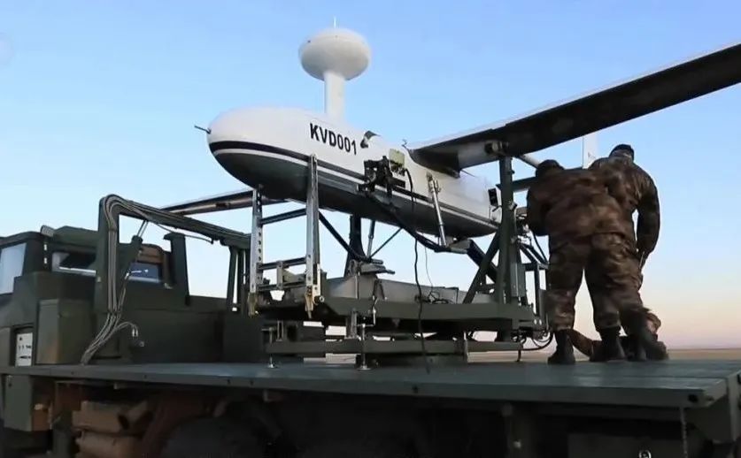 解放军KVD001无人机引导武直A导B射 战力倍增_腾讯新闻
