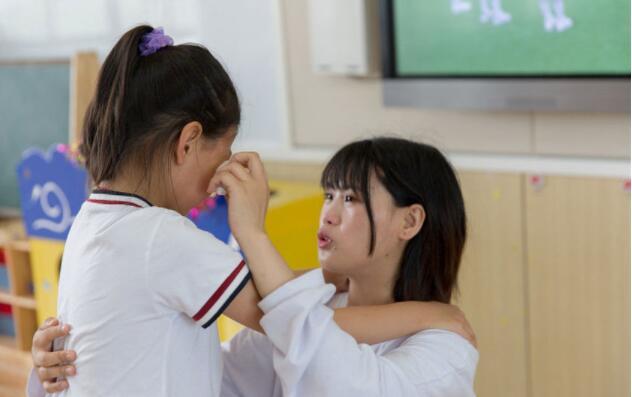 幼儿园老师直言，家长如果“不懂事”，就别怪老师“收拾”孩子 腾讯新闻