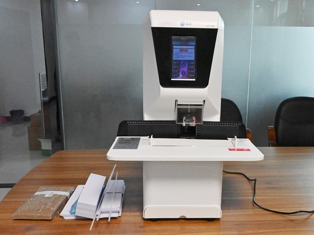 费时费力还不准 财务必备歌派GP580全自动装订机_腾讯新闻