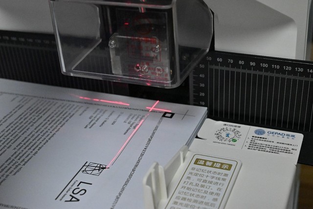 费时费力还不准 财务必备歌派GP580全自动装订机_腾讯新闻