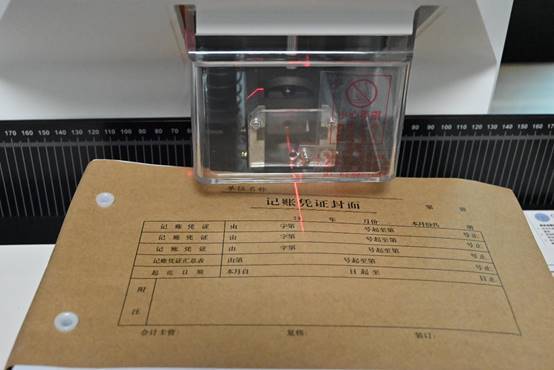 费时费力还不准 财务必备歌派GP580全自动装订机_腾讯新闻