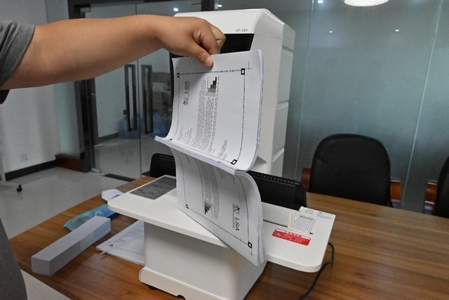 费时费力还不准 财务必备歌派GP580全自动装订机_腾讯新闻