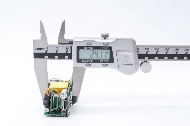 内置SW2325、SW7203、SW2305三个颗芯片，智融65W氮化镓快充方案评测_腾讯新闻