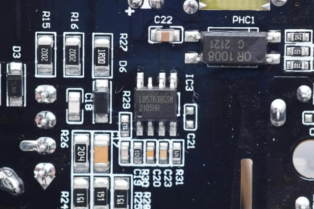 公牛65W三口快充插线板拆解，内置两颗智融SW3516芯片_腾讯新闻