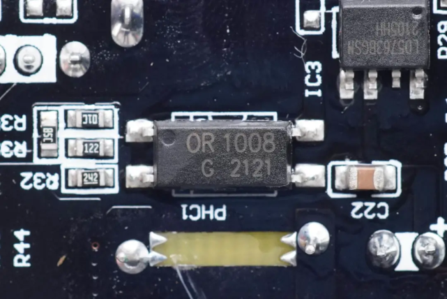 公牛65W三口快充插线板拆解，内置两颗智融SW3516芯片_腾讯新闻