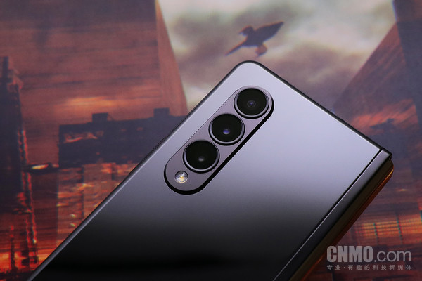 三星W22 5G评测：16999元的商务旗舰都有哪些魅力？_腾讯新闻