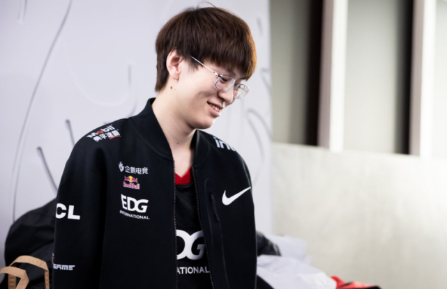 热度超IG限定？EDG冠军皮归属引争议，Viper三选一，悠米呼声很高_腾讯新闻