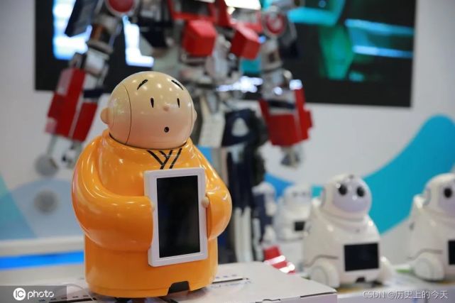 FTP 作者出生；Alicebot 诞生；世界机器人大会｜历史上的今天_腾讯新闻