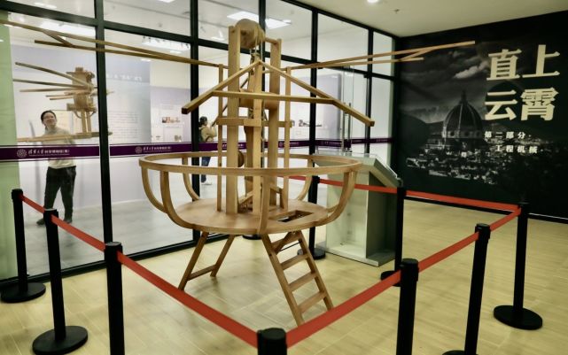 为了这场展 他们复原了达·芬奇设计的飞行器、起重机、装甲战车_腾讯新闻