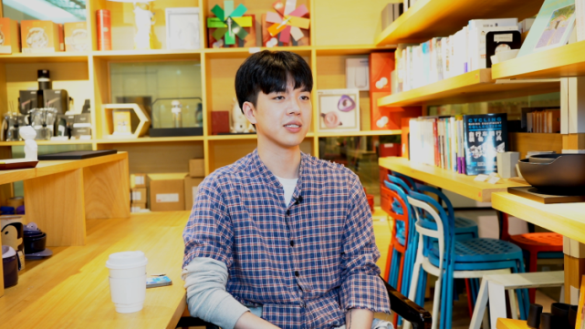 解说PYL：接触英雄联盟超过十年了，这种感觉就是热爱！【魔都电竞人】EP38_腾讯新闻