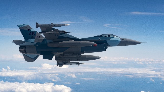 经典战机F-14，曾经距离中国一步之遥，为何最终没有引进？_腾讯新闻