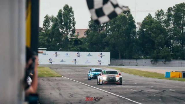 永不停止进步 326 Racing Team斩获GT杯TCE组车队总冠军！_腾讯新闻