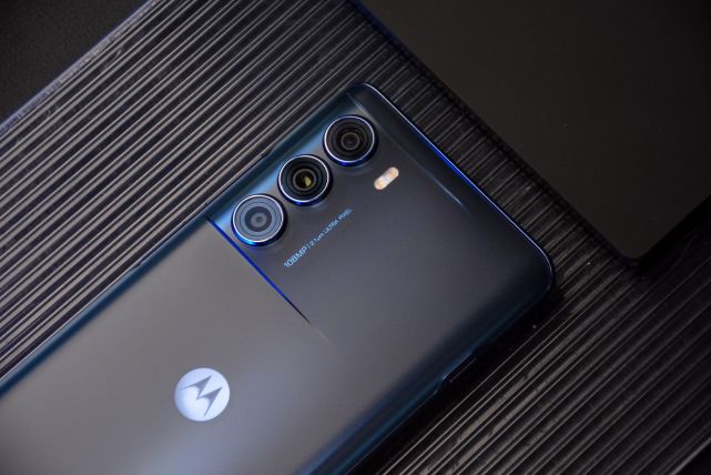 首发仅1799元！moto edge S30深度评测：顶级LCD屏幕还有骁龙888＋_腾讯新闻