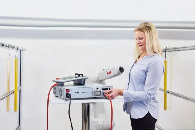 新品发布！ABBOmniCore控制器系列推出了全新E10和V250XT控制器_腾讯新闻