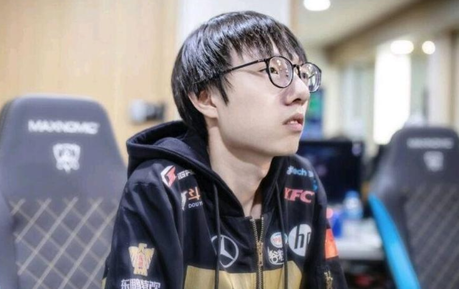 “BLG帮UZI解决了合同问题”！知情人爆料乌兹复出内幕，MLXG老粉破防_腾讯新闻