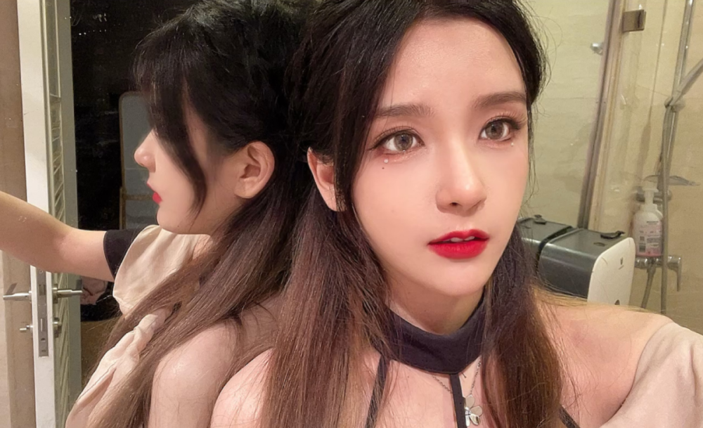 LPL解说纯欲天花板！RITA晒“圣诞限定”，老粉：信息量有点大_腾讯新闻