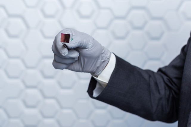 不可思议！只需25步，用一块芯片就能把皮肤变成血管、神经细胞_腾讯新闻